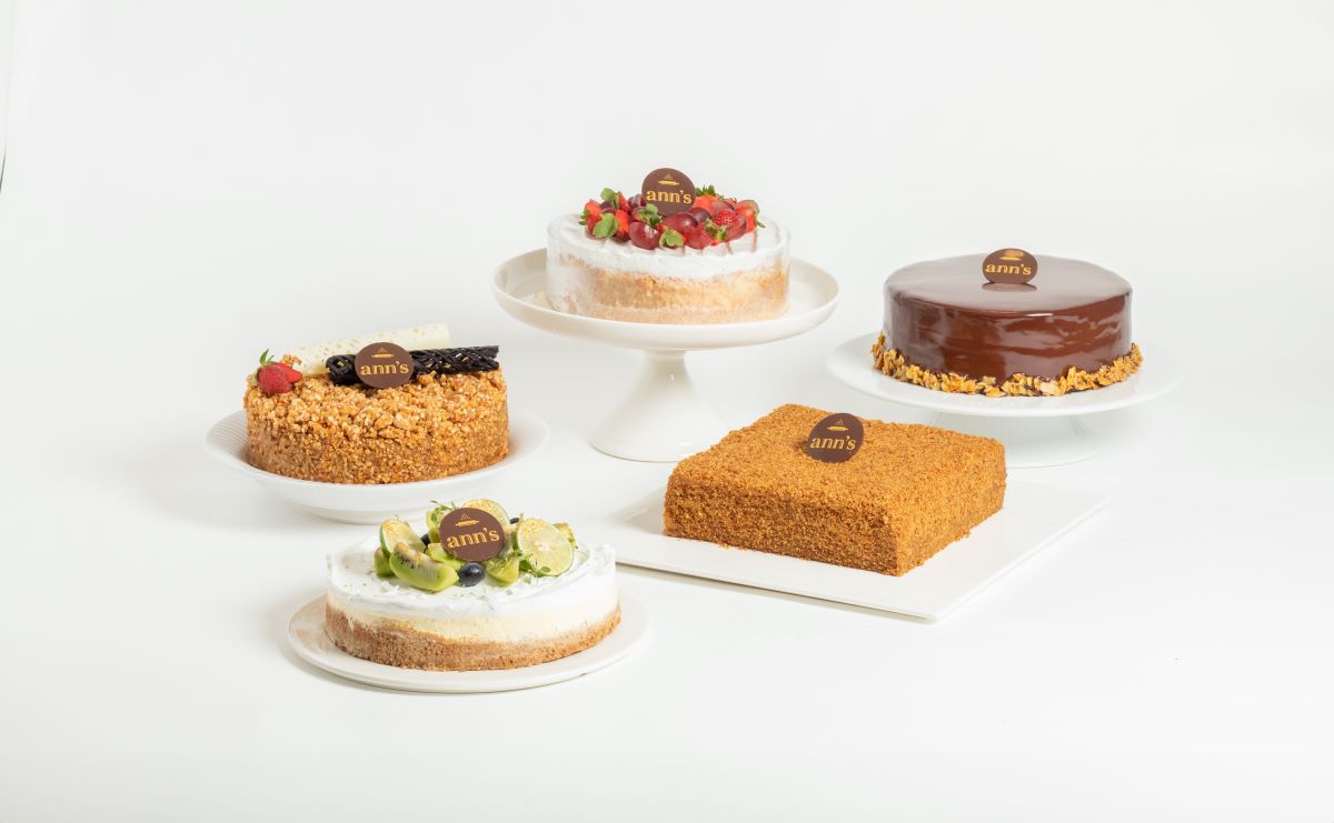 Celebrate the Holiday Season with Ann's Bakehouse & Creamery Cakes and ...