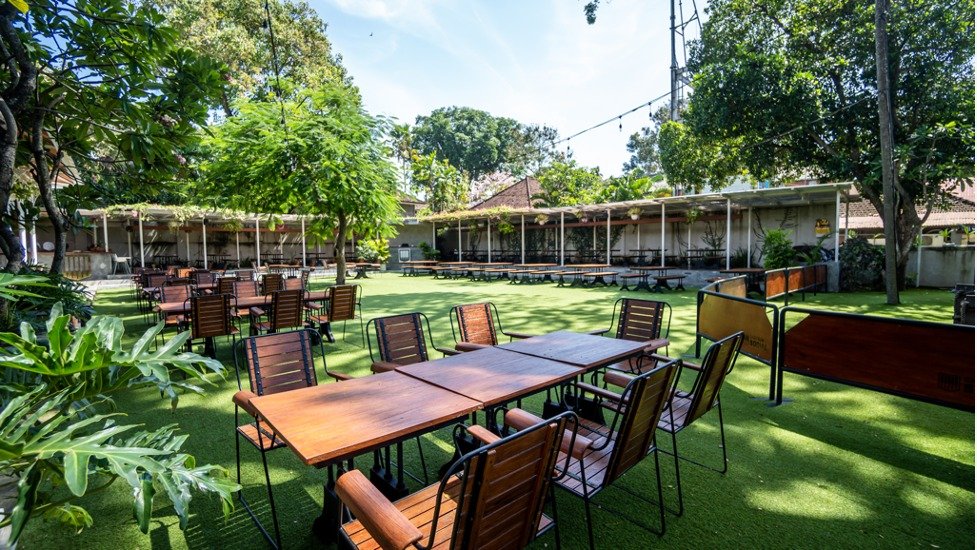 An Absolute ‘Eat, Drink, Play’ Communal Space: Shotgun Social | What's ...