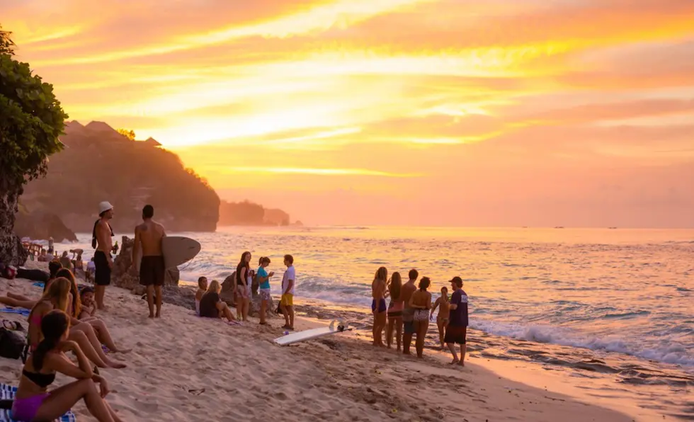 Best Sunset Spots in Uluwatu Guide to Beaches, Clifftop Bars & Sunset ...